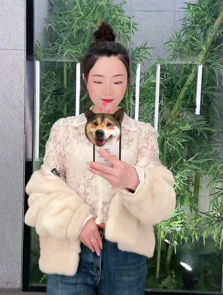 像我这样的女友,你今天几点回家? 度小视