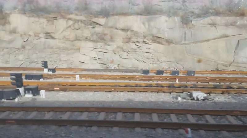 火车实拍：老绿皮临客，K5295次列车，良各庄站通过,汽车,汽车周边,好看视频