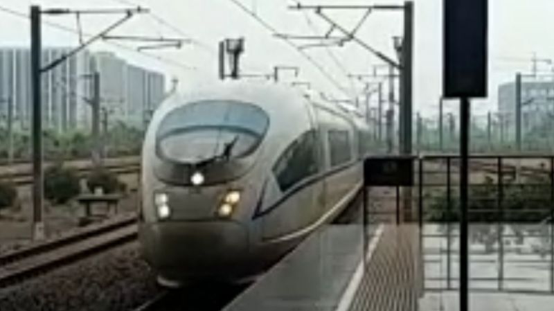 不同分辨率下的G7537次列车，减速驶入杭州东站，注意安全！,汽车,汽车周边,好看视频