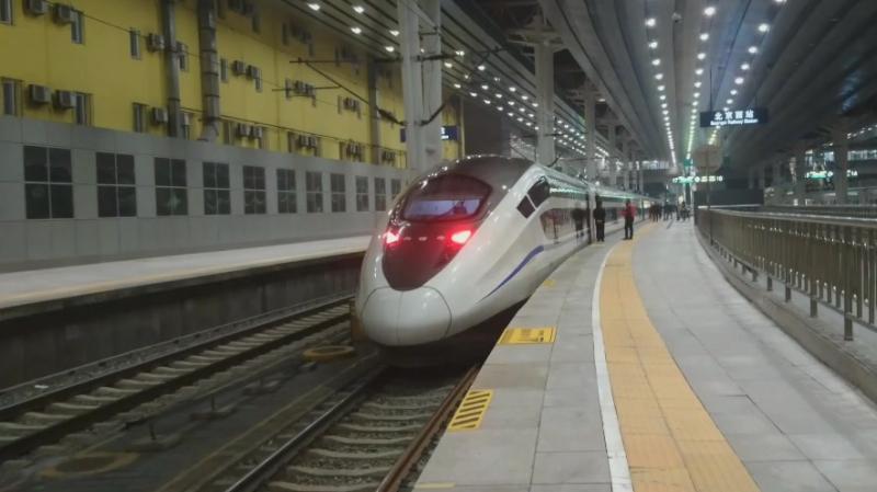 夜间拍车：新CRH2E——纵向动卧D939（北京西-昆明南）出站,汽车,汽车周边,好看视频