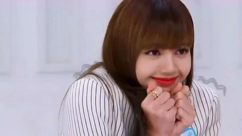 Lisa被Ella推荐吃猪脑，吓得Lisa眼睛都瞪大，超可爱,娱乐,明星娱乐,好看视频