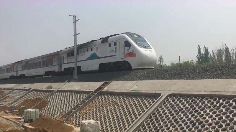 S214次世园会涂装的和谐号列车直达，白猪王NDJ3-0001的主场~,汽车,汽车周边,好看视频