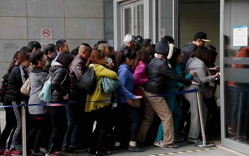 老外不理解中国人为何老爱插队,在此盘点中国人爱插队的5大原因社会民生好看视频
