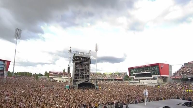 Miley Cyrus - Inspired，露天演唱会万人现场！这场面太强了！,音乐,流行乐,好看视频