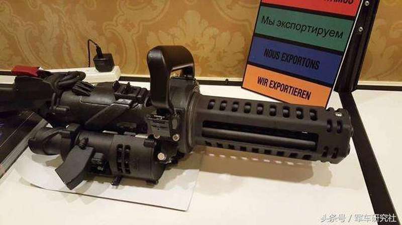 XM556机枪全长仅55厘米，重7千克，2分钟可射出4000发子弹！,军事,兵器装备,好看视频