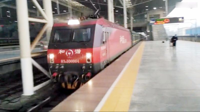 全程2600公里的哈沪神车 Z174次直特列车中途停靠徐州站,汽车,汽车周边,好看视频