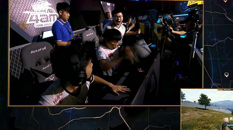 PCPI邀请赛，4AM吃鸡夺冠瞬间，阿鲁卡怒摔耳机，韦神振臂狂呼！,游戏,射击类,好看视频