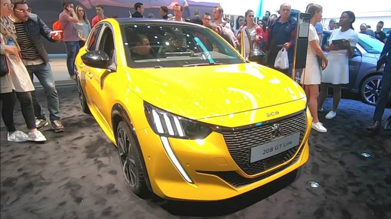 又一辆代步利器，实拍标致全新208GT，看到内饰就心动了！,汽车,玩车,好看视频