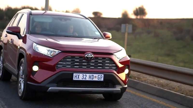 女司机开2019款丰田RAV4玩越野，进隧道的那刻太霸气了,汽车,玩车,好看视频