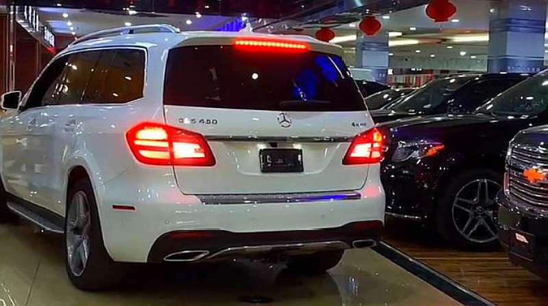 加版奔驰GLS450，七座白色款，视觉看上去比黑色的更耐脏点吧！,汽车,车评,好看视频