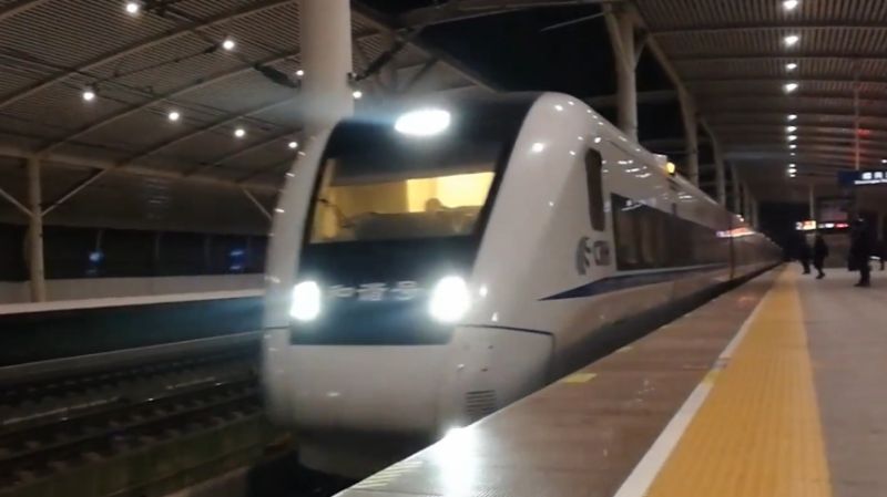 技艺不精导致颤抖模式！看CRH1B担当列车驶入绍兴北站，大灯好评~,汽车,汽车周边,好看视频