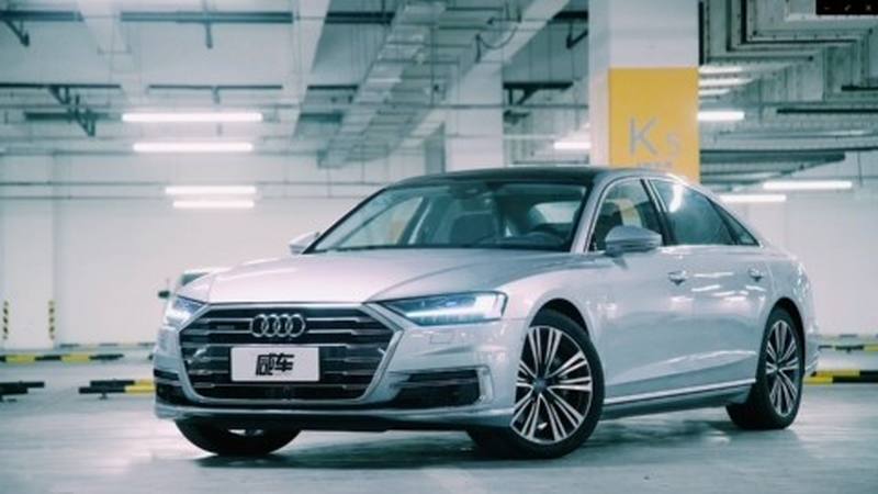 有6块屏幕的A8L，后排能带来怎么样的科技感受？,汽车,车评,好看视频