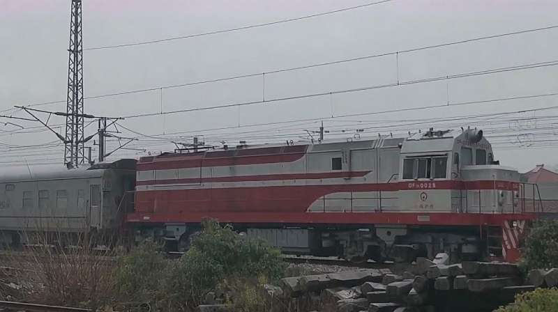 DF7G牵引SSPE新时速XL25T抵达新桥站，这阵势，的确够长！,汽车,汽车周边,好看视频