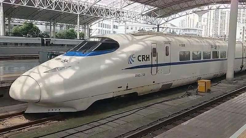 53秒上海站随拍！拍摄紧随其后的老款CRH2E（D321），进站停靠,汽车,汽车周边,好看视频
