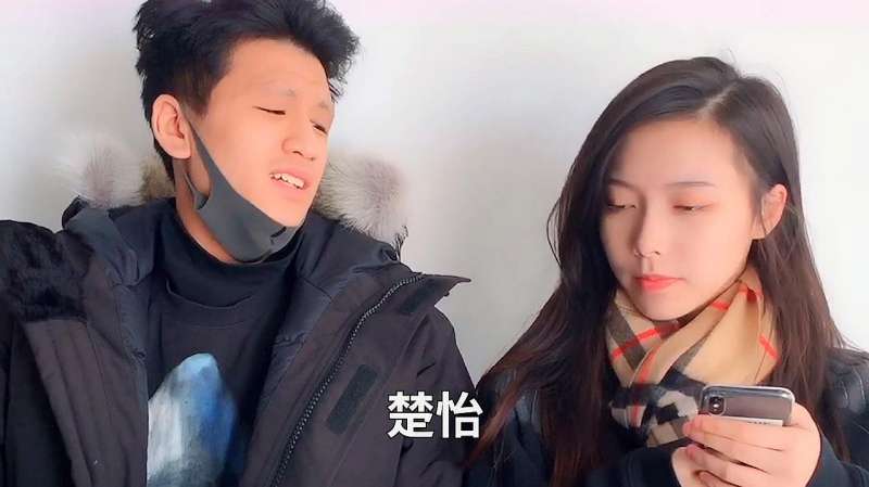 如何优雅的化解公共场合放屁的尴尬?高情商的人用5个字轻松化解搞笑趣味恶搞趣玩好看视频