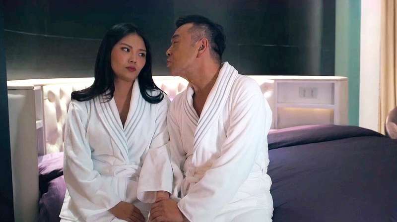 女子喝醉后被老板拍照，以此要挟还得寸进尺！,影视,影视周边,好看视频