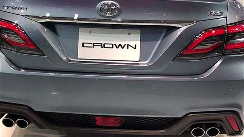 新款丰田皇冠，光是看这排气筒，就知道它不好惹！,汽车,玩车,好看视频