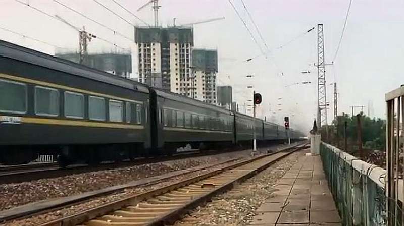 DF11G+BSP高速通过！原来是直达列Z208次（长沙-天津）在疾驰~,汽车,汽车周边,好看视频