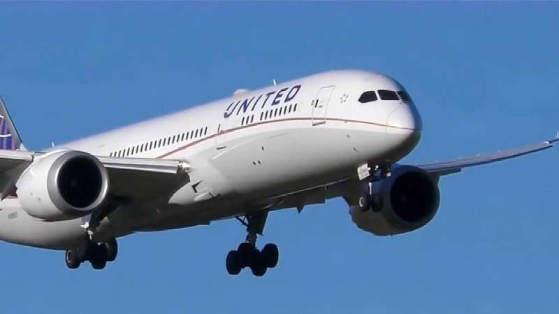 墨尔本机场重型机日出降落，两架南航的A333空中邂逅，唯美瞬间！,军事,兵器装备,好看视频