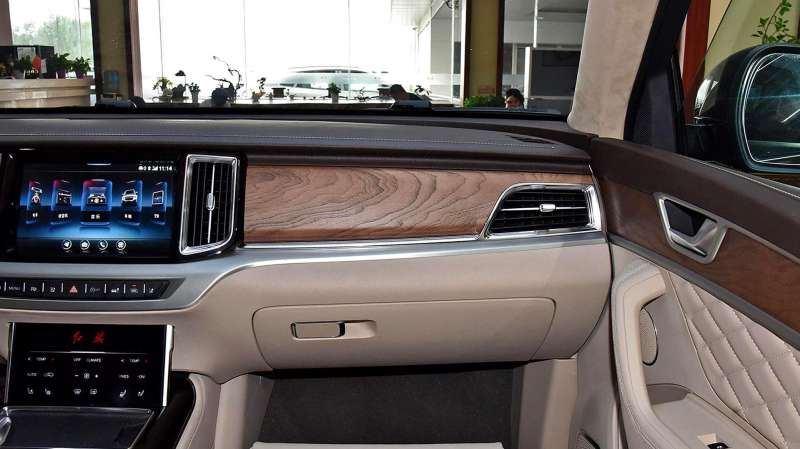 动力强又气派，车长超5米宽近2米，搭载3.0T V6+8AT,汽车,车评,好看视频