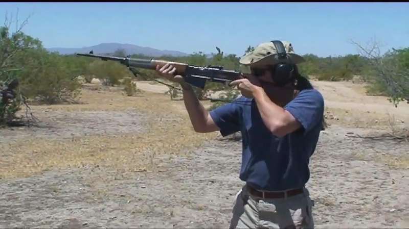 捷克zh-29半自动步枪，野外实弹射击测试，这后坐力还真不小,军事,兵器装备,好看视频