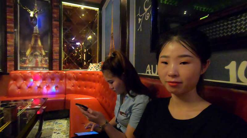 打工妹在东莞KTV上班，天天有帅哥请喝水，好开心,旅游,旅途趣闻,好看视频