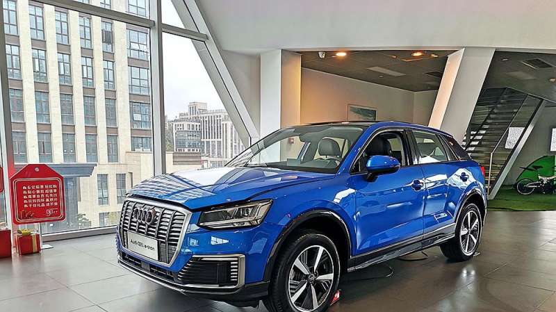 20万落地，最便宜豪华纯电SUV，探店奥迪Q2L e-tron,汽车,车评,好看视频