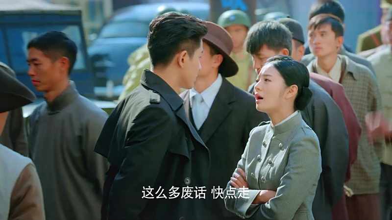 昙花梦：帅小伙被女警察逮捕，一路盯着女警察看，两人拌嘴真逗影视影视周边好看视频