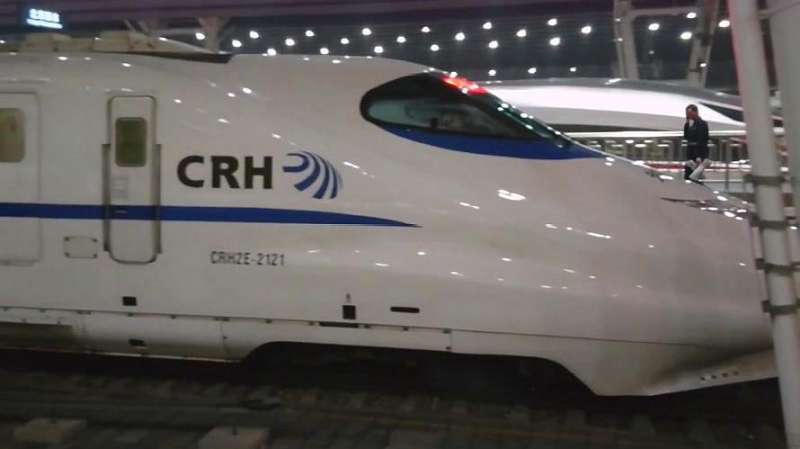 和谐号 D901 CRH2E 动卧 北京西待发深圳，还有一辆复兴号出镜,汽车,汽车周边,好看视频