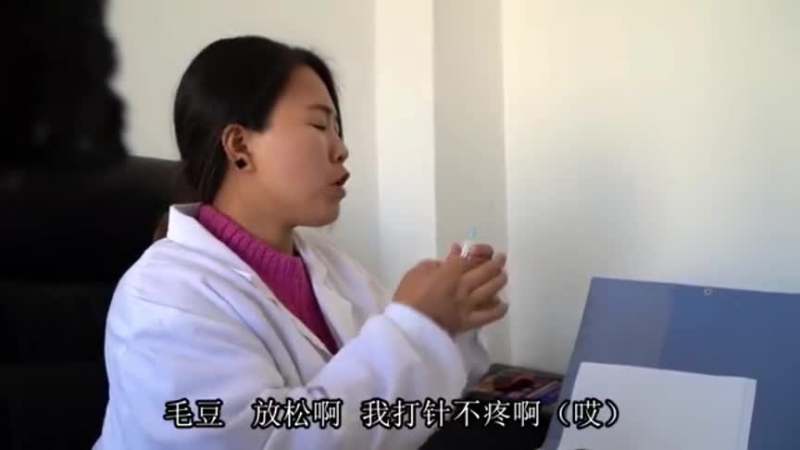 美女大夫给男子打屁股针，他却一直放屁，大夫想出这个奇招？搞笑趣味段子剧好看视频