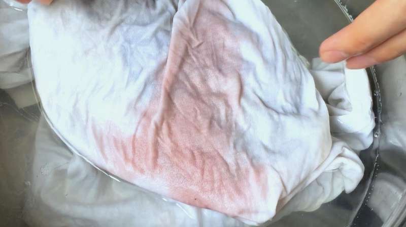 衣服洒上了红酒怎么清洗?吴哥用了这一招,一点污渍都没留下生活生活小技巧好看视频