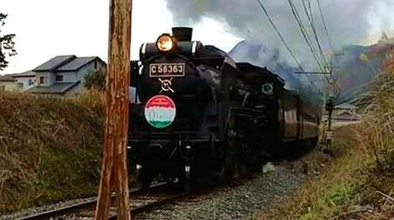 秩父铁道上的C58363蒸汽火车！浓烟直冒，连杆驱动疾驰赶路~,汽车,汽车周边,好看视频