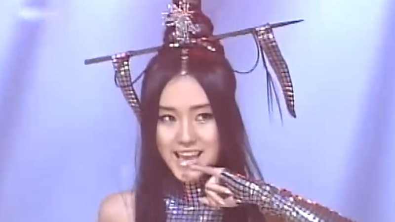 她用小拇指掀翻整个亚洲！19岁的韩流女王，洗脑神曲火了20年！娱乐娱乐周边好看视频 