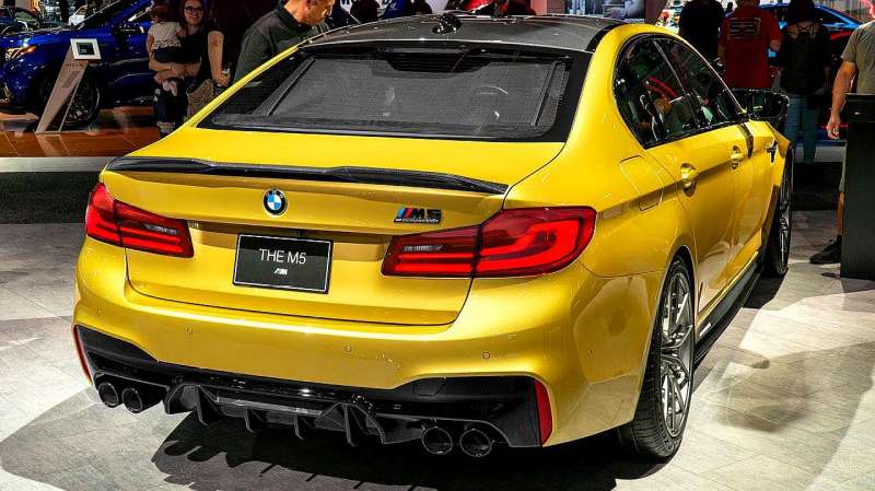 2020款宝马M5展示，了解完外观和内饰，我放弃了日产GT-R！,汽车,玩车,好看视频