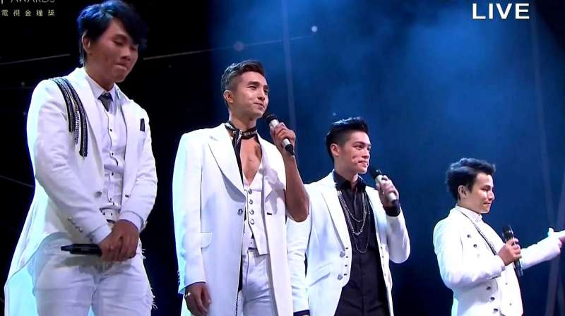 红极一时的5566组合再唱《我难过》，全场观众大合唱，太好哭了！,音乐,流行乐,好看视频