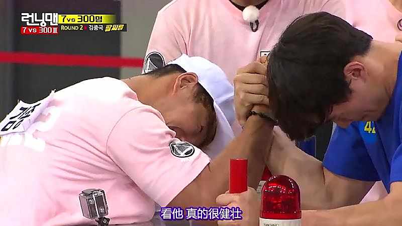 Rm：你对金钟国的力量一无所知，国儿掰手腕竟然连胜38人，厉害了 娱乐 明星娱乐 好看视频