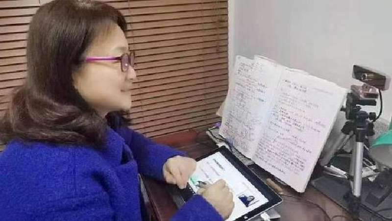 武汉网课老师首次开课，学生刷屏问候,教育,学校教育,好看视频