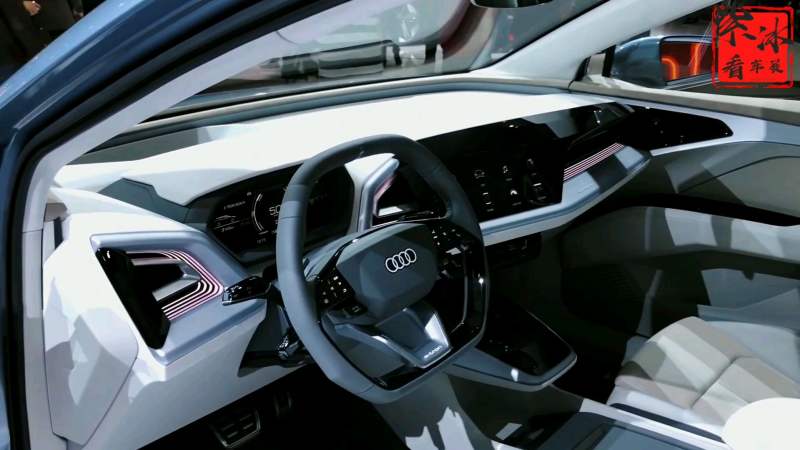 纯电动SUV奥迪Q4 e-tron惊艳亮相，续航超500km,汽车,车评,好看视频