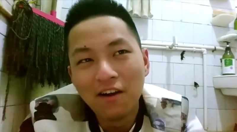 这个视频有味道!小伙同时吃泻药和止泻药会发生什么?勿尝试搞笑趣味恶搞趣玩好看视频