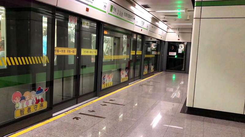 “青鱼”02A02型电动客车，广兰路3号站台往浦东国际机场方向出站,科技,机械,好看视频