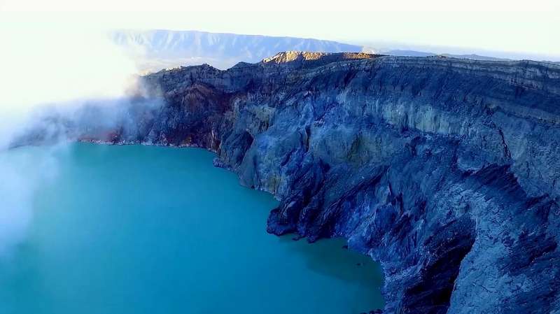 世界最大蓝色火焰火山，印度尼西亚 Kawah Ijen火山,旅游,旅途风光,好看视频