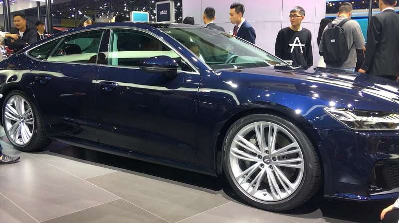 买不起7系看它！标配3.0T 48V混动，爆340马破百5S，却卖5系价,汽车,车评,好看视频