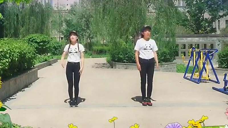 一曲触动心灵的歌曲《感恩的心》,手语版舞蹈,温暖人心!舞蹈广场舞好看视频