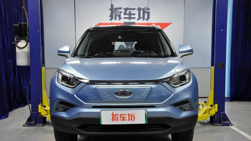 平整化表现不错 江淮iEV S4底盘及防护解析,汽车,车评,好看视频