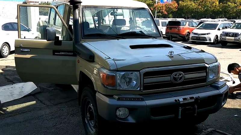 丰田LC78，越野车中的佼佼者，这外观和内饰真是一目了然！,汽车,玩车,好看视频