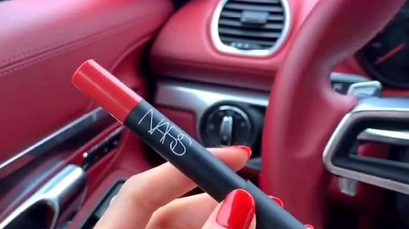 Nars口红笔DV号试色，超好看的豆沙色！,时尚,美妆美发,好看视频