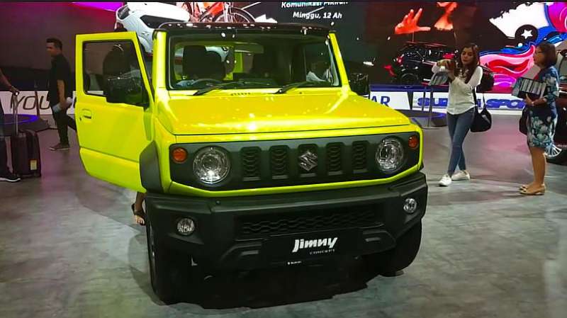 2019款铃木吉姆尼刚到店就引来大批围观者，看你喜欢吗？,汽车,车展,好看视频