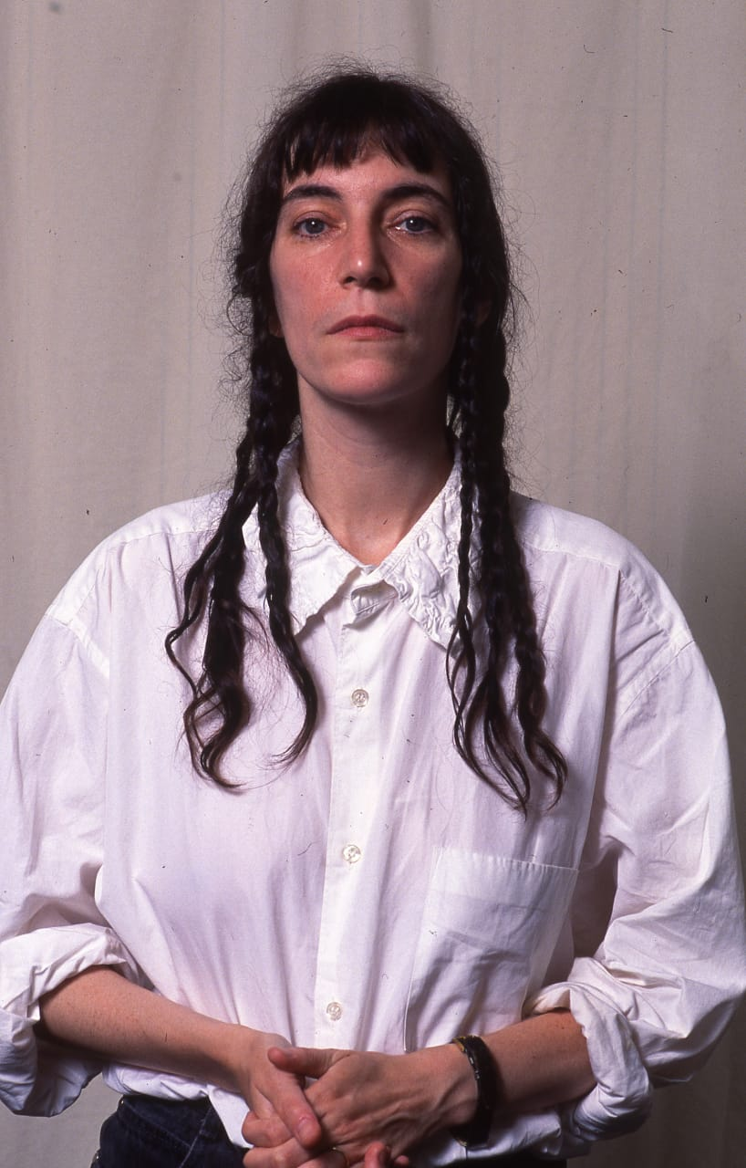 Patti Smith：摇滚教母与文学魔法师，她如何影响了音乐与文化？