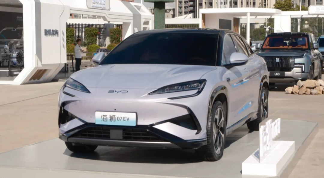 比亚迪海狮07EV实拍，网传起售价19万，与腾势N7直接竞争-有驾