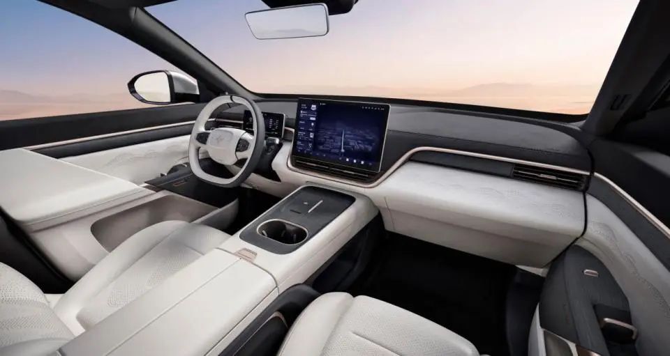 车长5米多的大6座奶爸车，续航达1300km，完胜理想L6，仅售18万